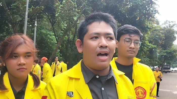 Ribuan Mahasiswa UI Demo Indonesia Gelap di Patung Kuda, Efisiensi ...