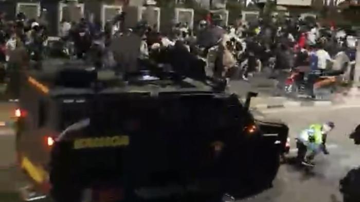 Identitas Driver Ojol yang Tewas Dilindas Rantis Brimob, Sebelumnya Beredar Video Korban Selamat ...