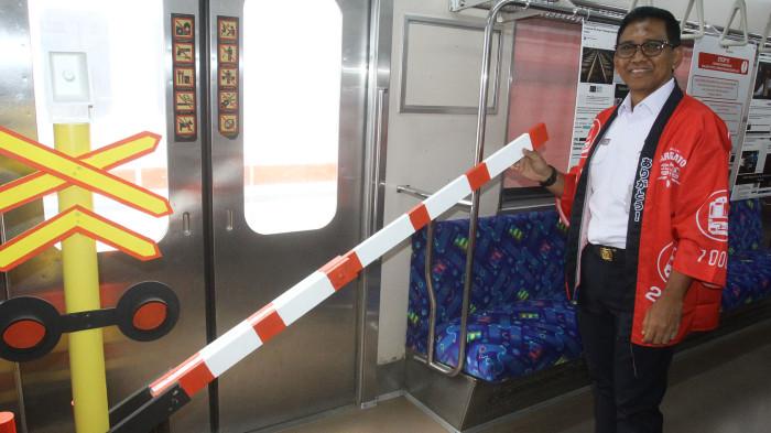 KAI Commuter Lepas Perjalanan Terakhir Sarana KRL Seri 7000, 8500, dan ...