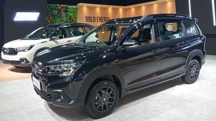 Suzuki Rilis New XL7 Hybrid Alpha Kuro, Varian Baru Warna Hitam Harga ...