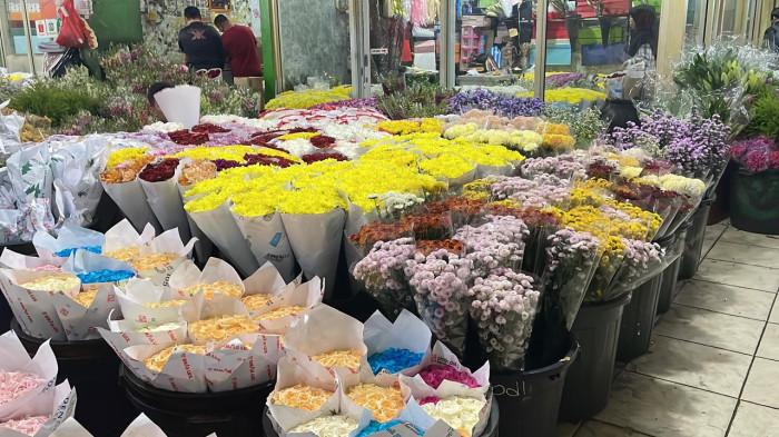 Pedagang Bunga Rawa Belong Sejak 1997, Pilih Bertahan Meski Harga ...