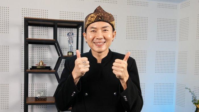 Rafael Tan Buktikan Diri Bisa Menyanyikan Lagu Sunda Lewat Single 'Seblak Rapael ...