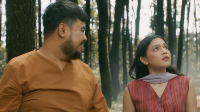 Cerita Davina Karamoy Jadi Tunangan Rigen Rakelna di Film 'Kang Solah ...