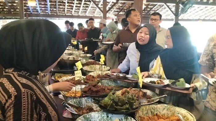 Omah Simbah Resto di GDC Depok Jadi Surga Makanan Khas Jawa ...