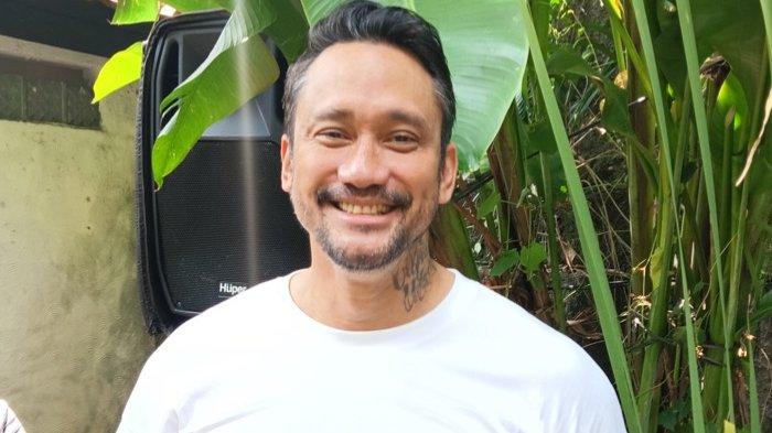 Begini Jawaban Menohok Tora Sudiro Saat Ronal Surapradja Minta Dukungan ...