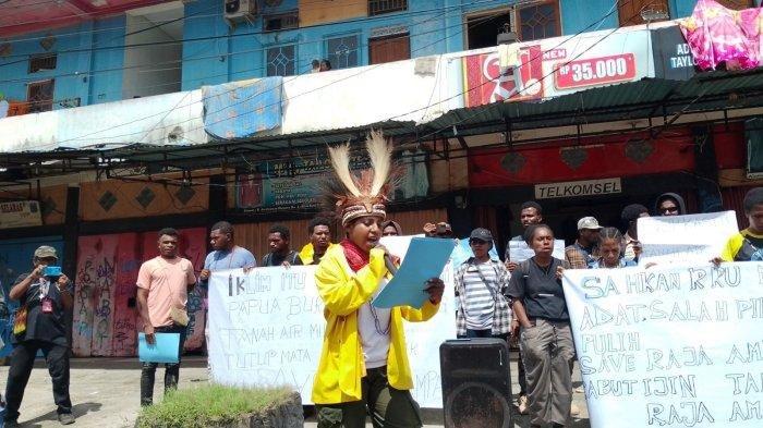 Mahasiswa Papua Demo Tolak Tambang di Raja Ampat, Desak RUU Masyarakat ...