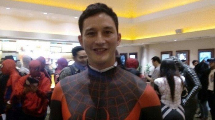 Nonton Film Terbaru 'Spider-Man' Mike Lewis Kenakan Kostum 'Manusia ...