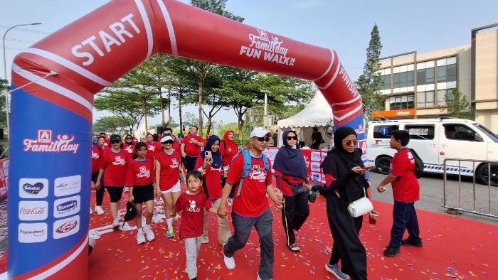 3.000 Peserta Ramaikan Alfamidi Family Day Fun Walk 2024, Mobil Listrik ...
