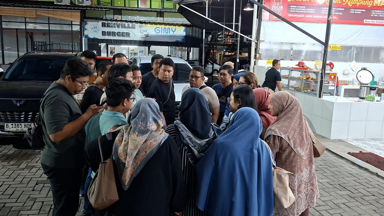 Merasa Tertipu, Puluhan Orang Tua Siswa Geruduk Sekolah Swasta di Bekasi - Wartakotalive.com
