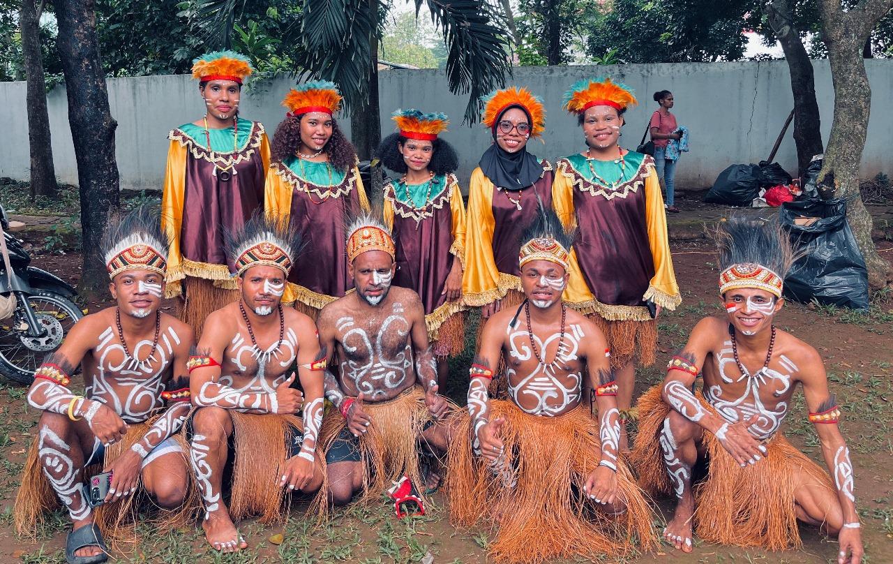 Wakili Papua, Mahasiswi Pariwisata UBSI Ramaikan Festival Budaya di ...