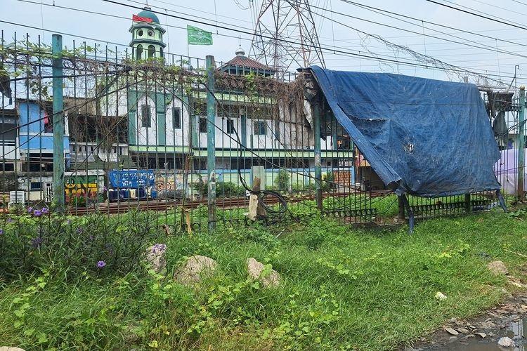 Pagar Pembatas Rel Kereta Api Dekat JIS Jadi Sasaran Pencurian, Warga ...